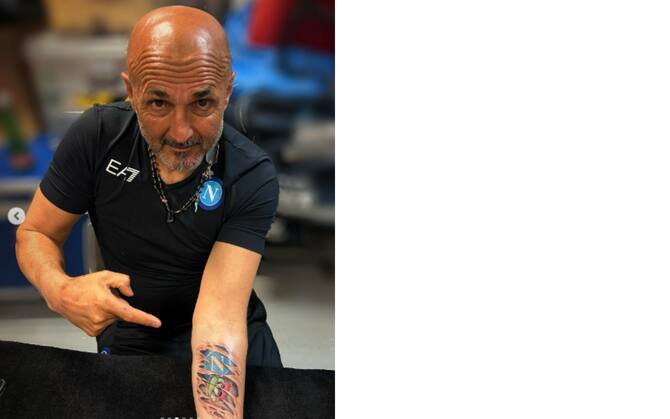 Spalletti, l'allenatore del Napoli celebra lo scudetto 2023 con un ...