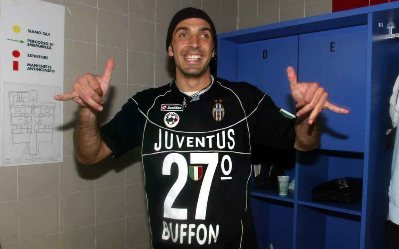 Gianluigi Buffon, la sua storia in 30 foto simbolo | Sky Sport