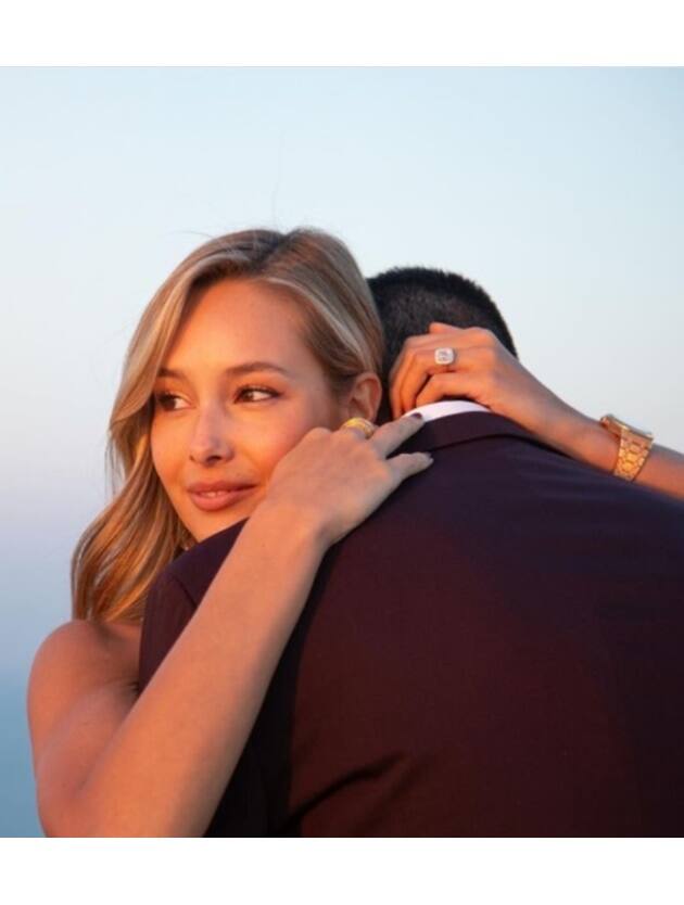 Pellé, proposta di matrimonio a Dubai per la fidanzata Viky Varga | Sky ...