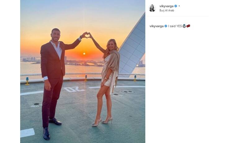 Pellé, proposta di matrimonio a Dubai per la fidanzata Viky Varga | Sky ...