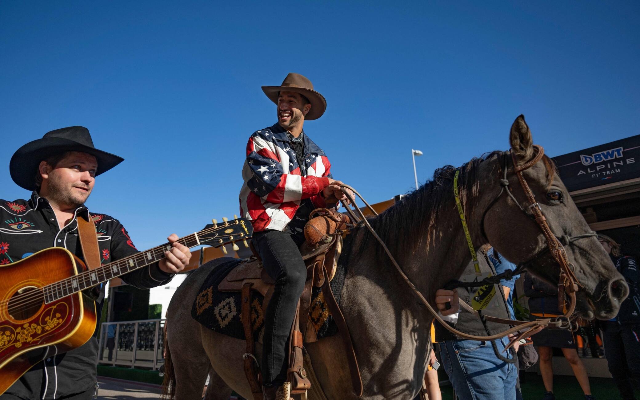 F1, l'incredibile arrivo di Ricciardo al circuito del GP di Austin: a ...
