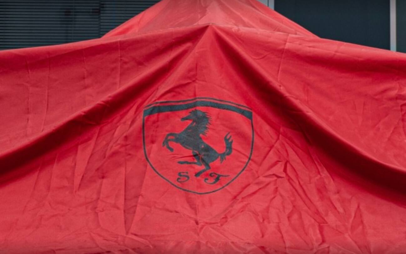 F1, la Ferrari SF-23 è pronta: la nuova monoposto sotto un velo rosso ...