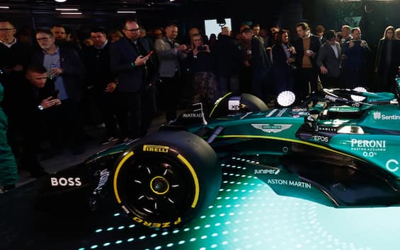 Aston Martin F1, la presentazione dell'AMR23 per il Mondiale 2023 | Sky ...