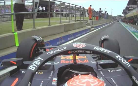 F1, Verstappen sbatte all'uscita dai box nel Q1 a Silverstone. Video ...