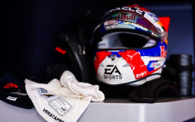 F1, la Ferrari SF-23 è pronta: la nuova monoposto sotto un velo rosso ...