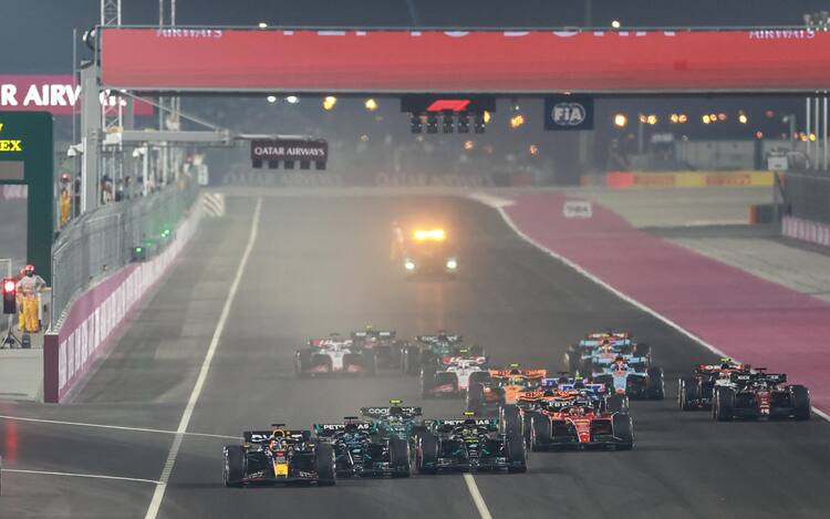 F1, la Ferrari SF-23 è pronta: la nuova monoposto sotto un velo rosso ...