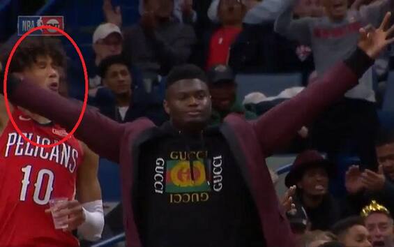 NBA: Zion Williamson, l'esultanza diventa un pugno in bocca a Hayes ...