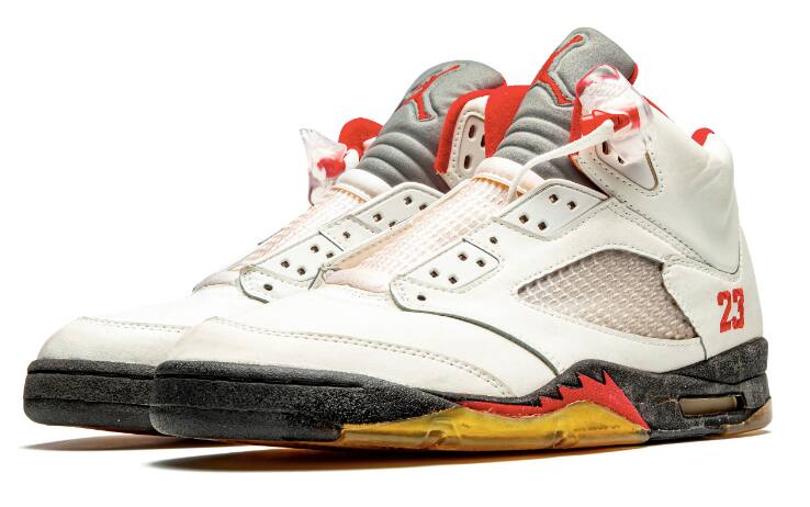 NBA, le scarpe indossate da Jordan a Trieste all'asta: valgono 850mila ...