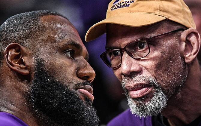 NBA, Lorenzo Insigne e il saluto con LeBron James a Toronto. VIDEO ...