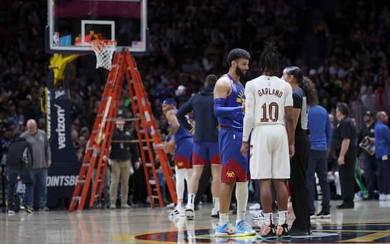NBA, il ferro del canestro di Denver si piega di nuovo: altro ritardo ...