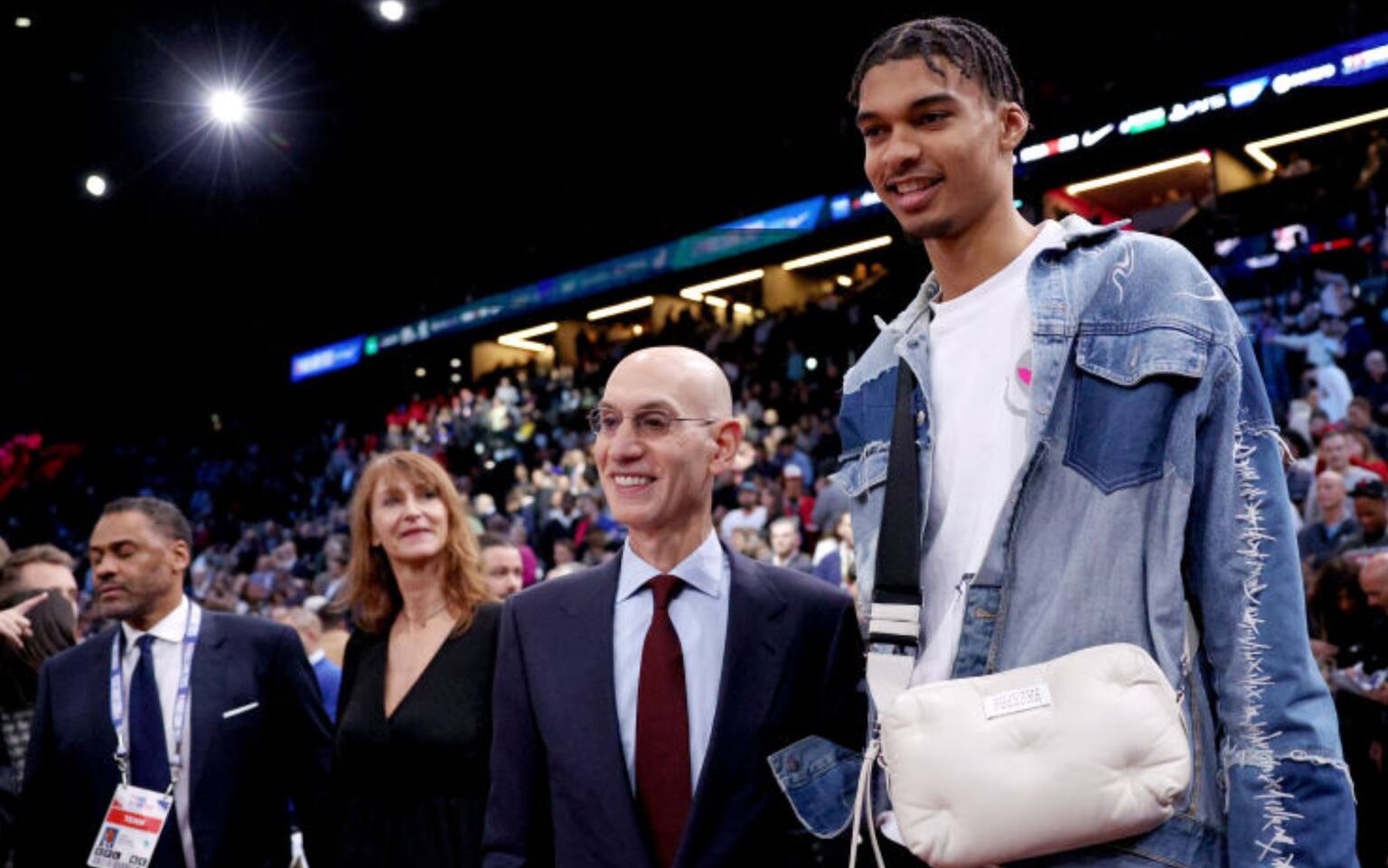 NBA, Adam Silver si 'coccola' Wembanyama ma quante celebrità in prima ...