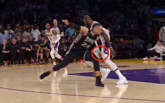 Playoff NBA, Dillon Brooks espulso per colpo nelle parti basse a LeBron ...