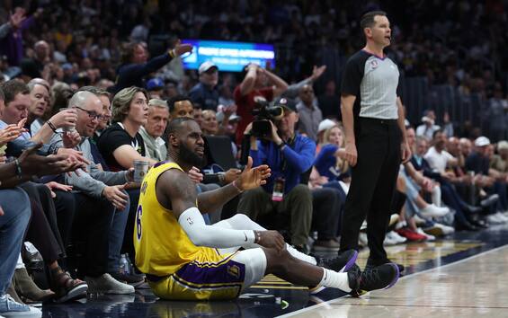 NBA, drink in testa e doccia gelata per LeBron James in gara-2. VIDEO ...