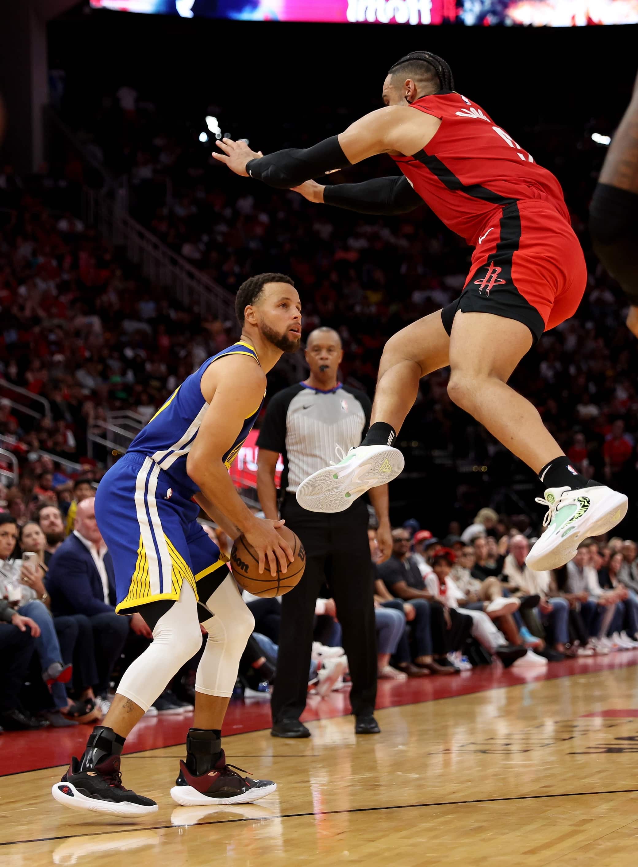 NBA, Steph Curry manda Brooks al bar due volte: canestro da urlo. VIDEO ...