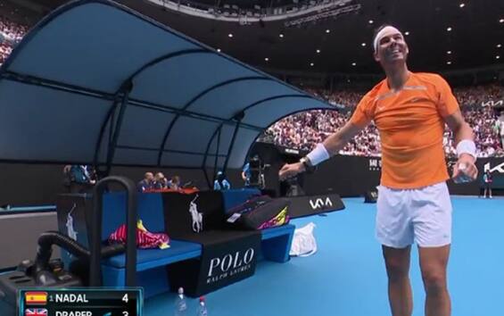 Australian Open 2023, un raccattapalle 'ruba' la racchetta a Nadal ...