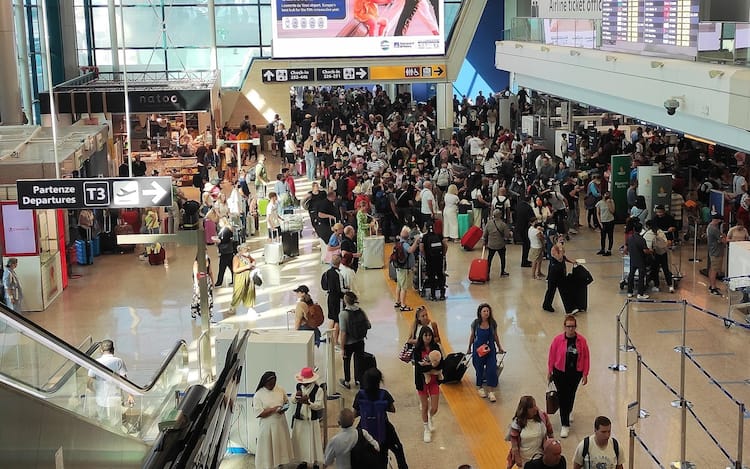 Liquidi e PC nel bagaglio a mano, gli aeroporti dove si fa la 'tac ...
