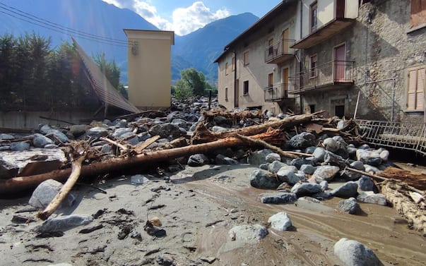 Esonda il torrente Re nel bresciano, acqua e fango travolgono Niardo e ...