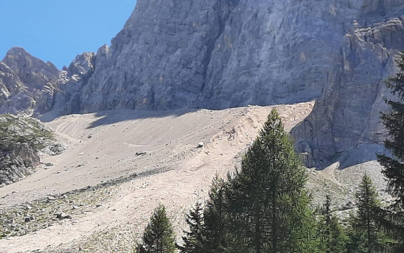 Dolomiti, nuova frana: si staccano rocce e detriti dal Monte Pelmo ...