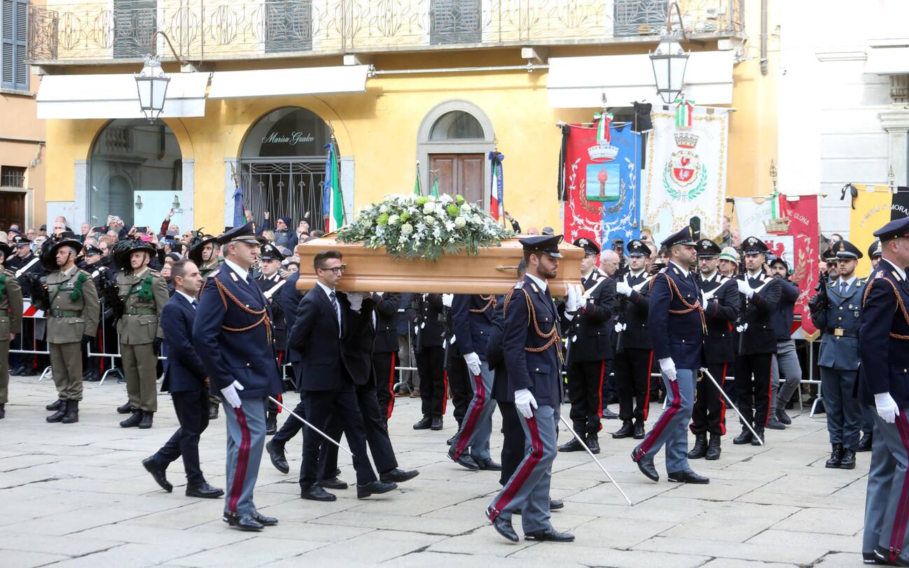 L’ultimo saluto a Roberto Maroni: a Varese i funerali di Stato. FOTO ...
