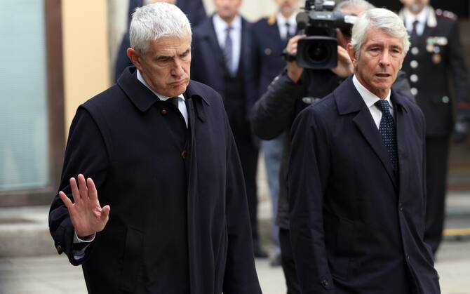 L’ultimo saluto a Roberto Maroni: a Varese i funerali di Stato. FOTO ...