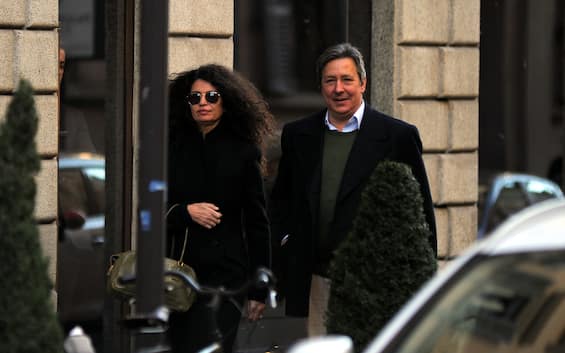 Alessandro Del Bono, marito di Afef, rapinato dell'orologio in Ferrari | Sky TG24