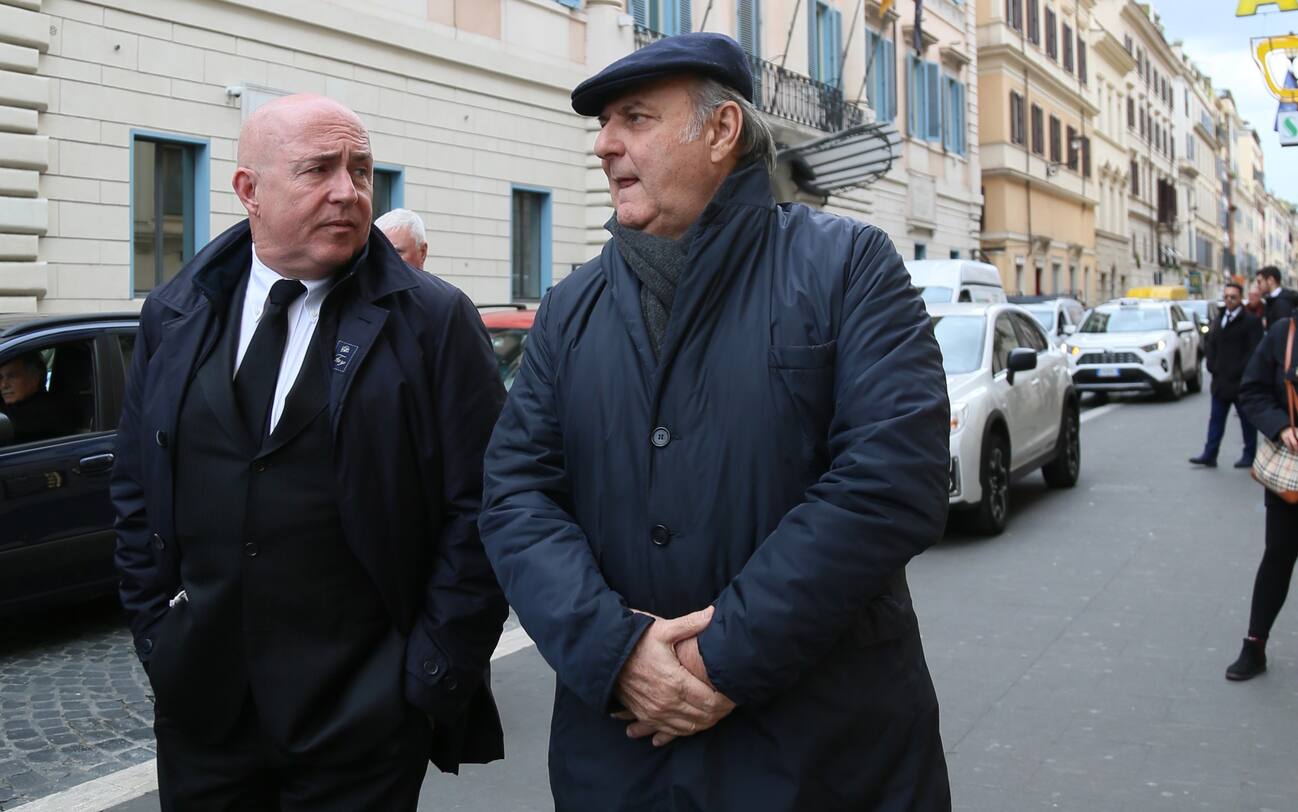 Funerali Maurizio Costanzo, le foto dalla Chiesa degli Artisti a Roma ...