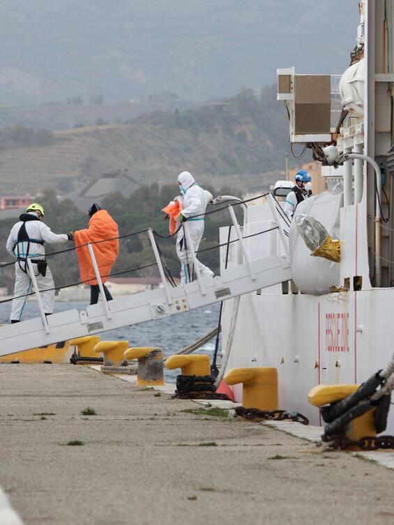 Migranti Nave Diciotti Arrivata A Reggio Calabria Con 589 Persone A