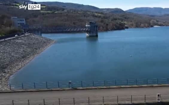 Giornata mondiale dell'acqua, Bilancino il lago che salva Firenze | Sky ...