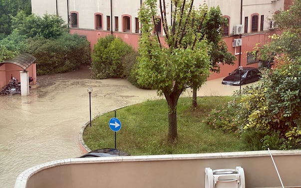 Maltempo in Emilia-Romagna, come aiutare le zone colpite dall'alluvione | Sky TG24