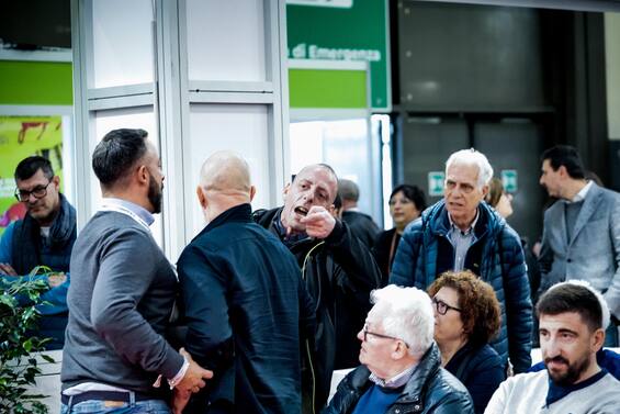 L'immunologa Antonella Viola contestata da un No Vax al Salone del ...
