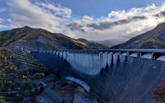 Alluvione Emilia-Romagna, le fake news nate sui social sulla diga di ...