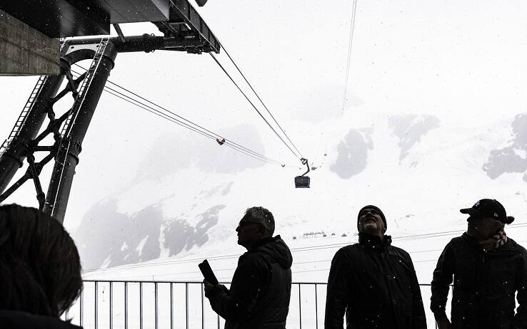 Inaugurata sul Cervino la più alta traversata delle Alpi in funivia ...