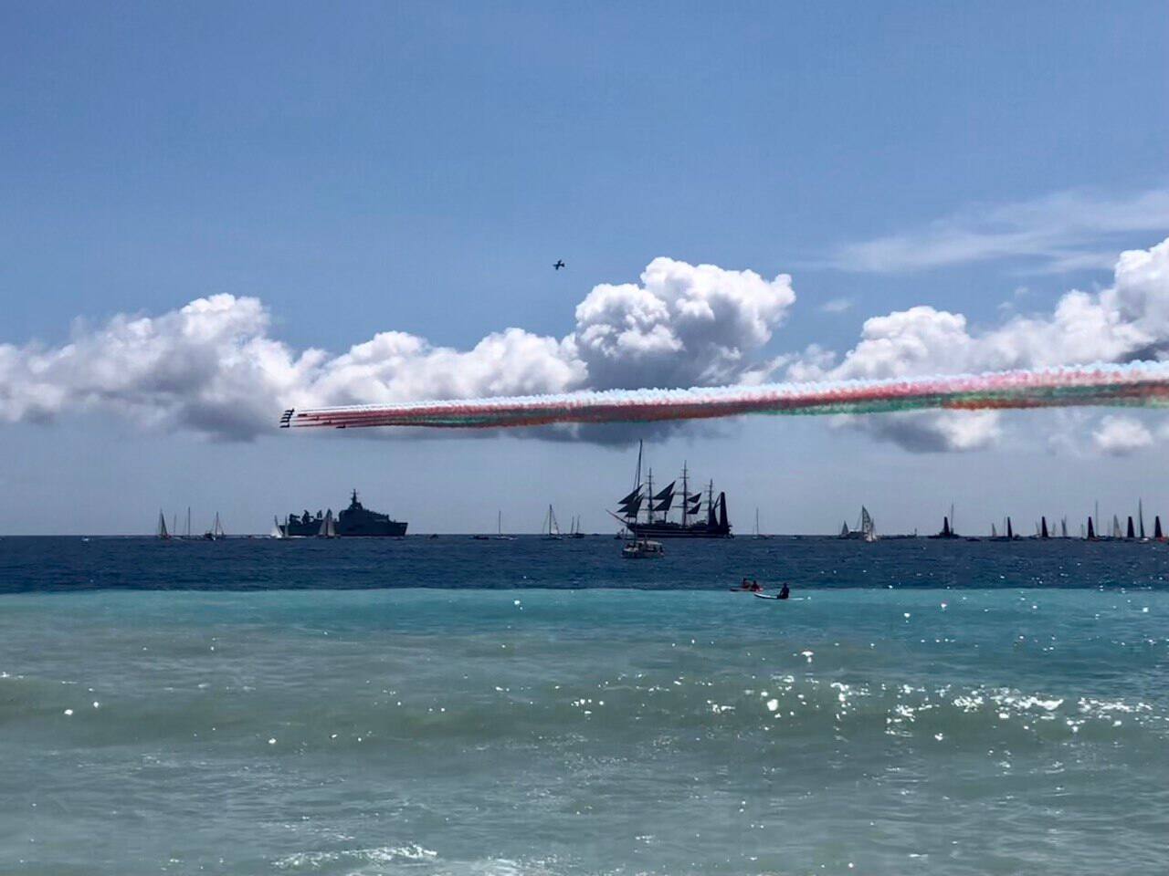 Amerigo Vespucci, il giro per il mondo dopo la partenza da Genova: immagini dal drone. VIDEO ...