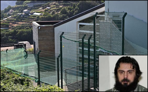 Genova, protesta davanti alla Rems che ospiterà Luca Delfino, il killer ...