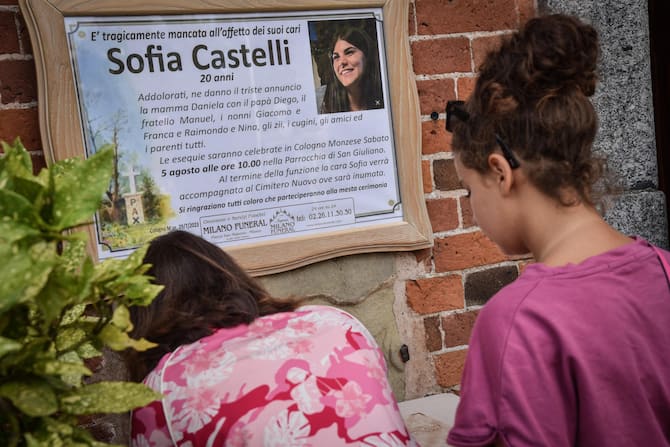 Omicidio Sofia Castelli, il parroco ai funerali: 'Mai scommettere su ...