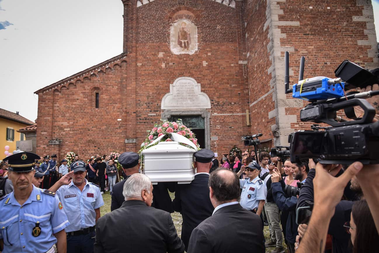 Omicidio Sofia Castelli, il parroco ai funerali: 'Mai scommettere su ...