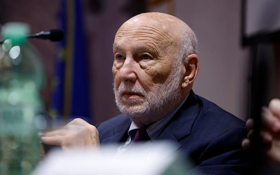 Funerali Domenico De Masi, oggi la cerimonia al Tempio di Adriano a ...