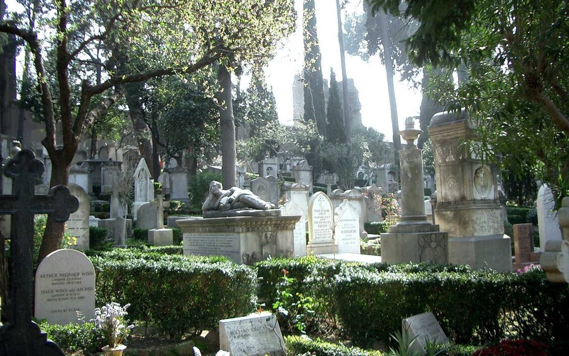 Cimitero acattolico di Roma: significato, dov'è e quali le tombe dei ...