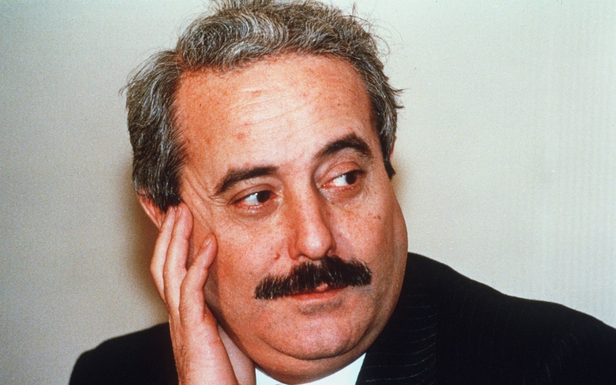 Giovanni Falcone: storia del giudice anti mafia, dal processo a Cosa ...