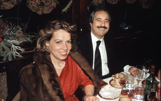 Giovanni Falcone: storia del giudice anti mafia, dal processo a Cosa ...