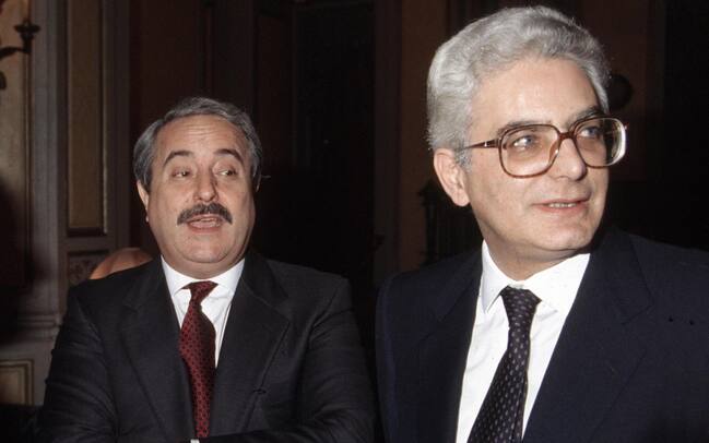 Giovanni Falcone: storia del giudice anti mafia, dal processo a Cosa ...
