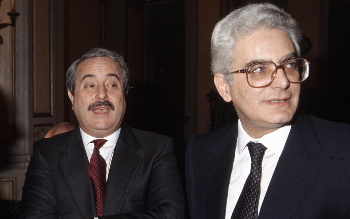 Giovanni Falcone: storia del giudice anti mafia, dal processo a Cosa ...