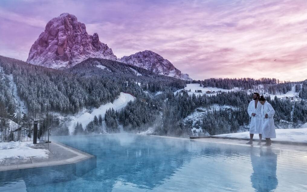 In piscina in montagna, 20 infinity pool da sogno sulle Dolomiti
