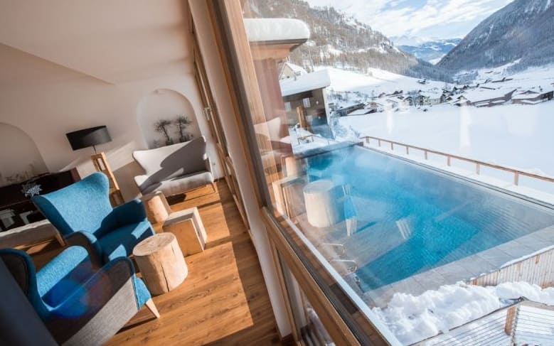 In piscina in montagna, 20 infinity pool da sogno sulle Dolomiti