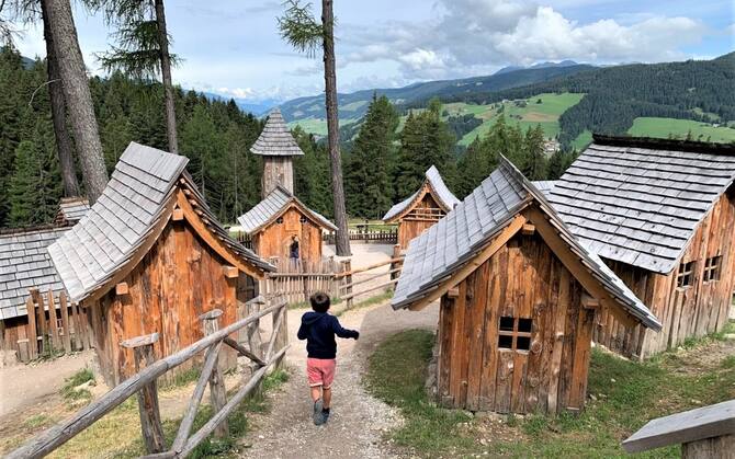 Viaggio in Europa, i parchi giochi per bambini più originali e ...