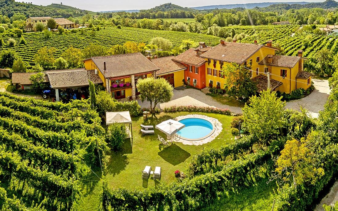 Agriturismi in vigna, i 10 più suggestivi d'Italia per un weekend tra i ...