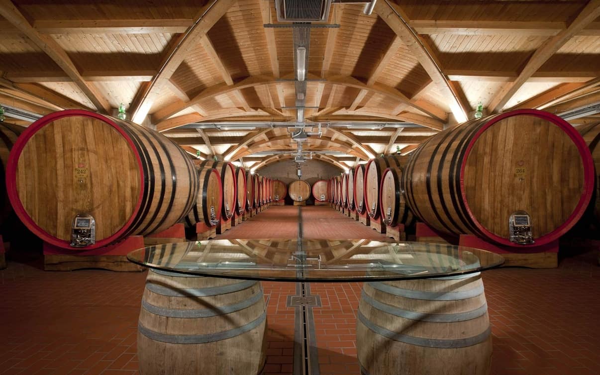 13 cantine d’autore da visitare in Toscana, da Antinori nel Chianti ...