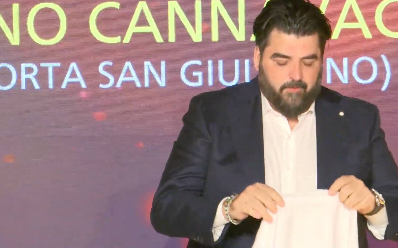 Il ristorante di Cannavacciuolo conquista 3 stelle Michelin, ecco cosa ...