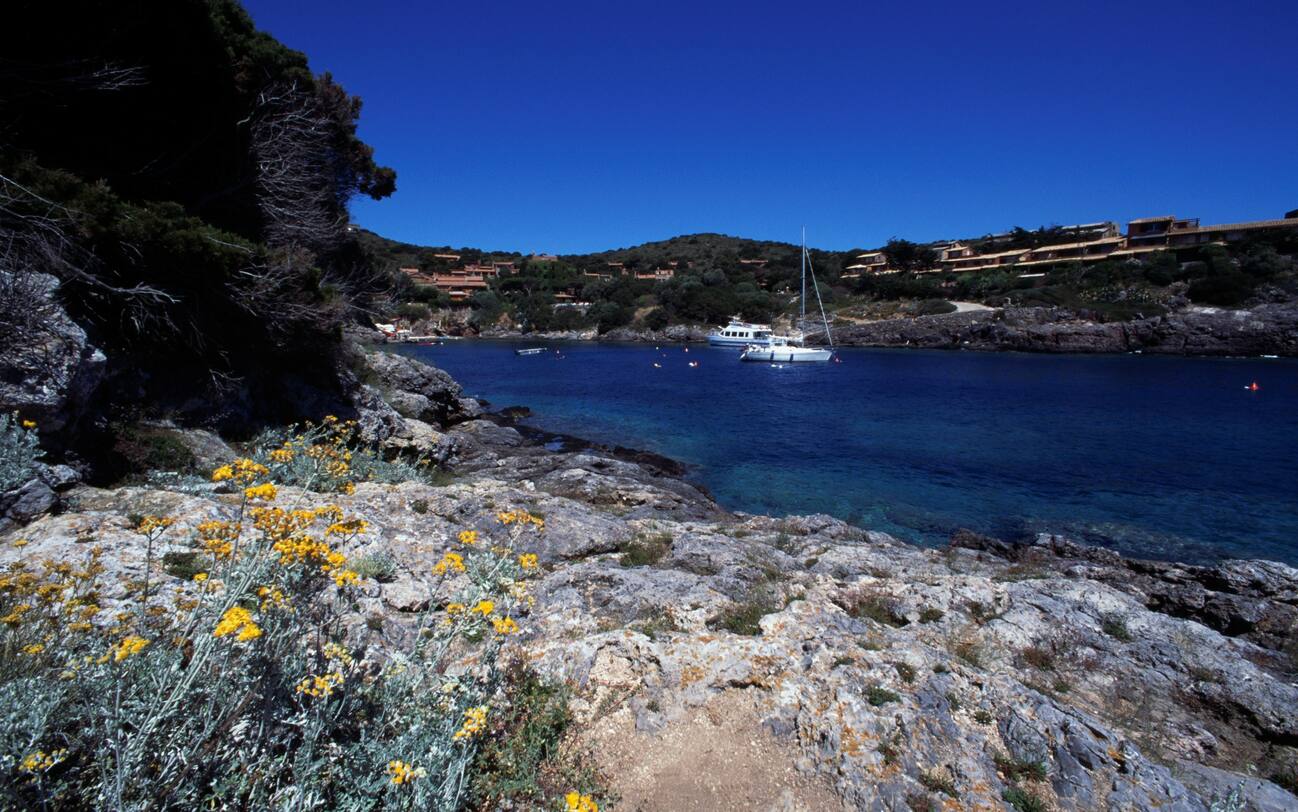 Dal lago al mare, le 10 isole italiane meno turistiche e affollate ...