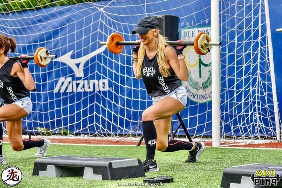 Allenamento in sala pesi, i benefici per le donne over 40 | Sky TG24